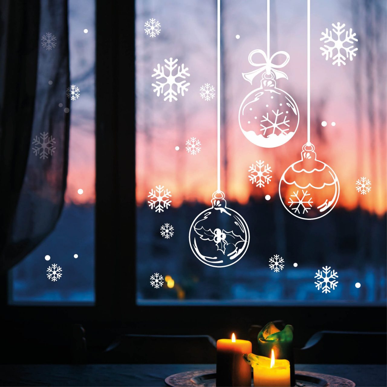 Fabelhafte Weihnachtskugeln Am Fenster Aufhangen Bilder